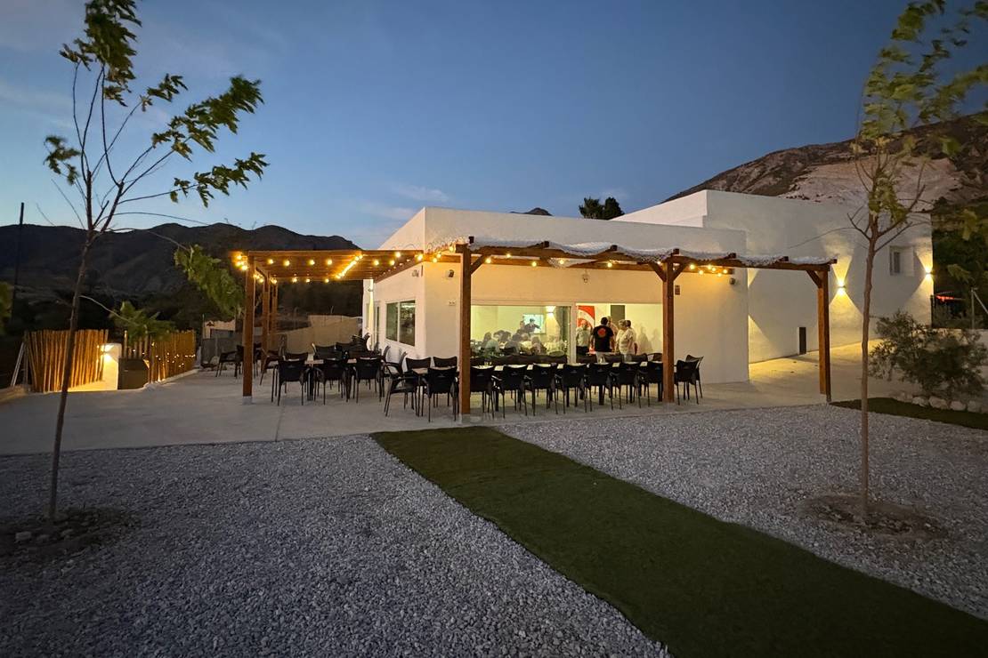 Kamp Camping BASE CAMP GRANADA v Andaluzija - camping.info