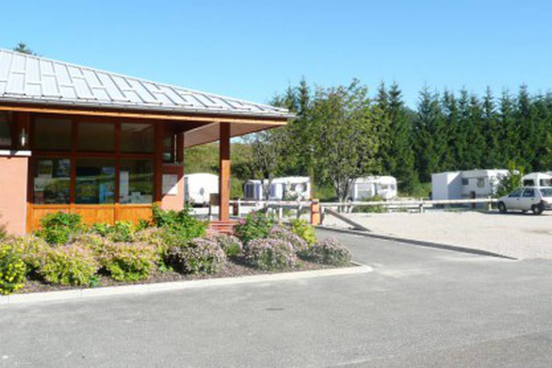 Camping Municipal de la Source du Doubs i Bourgogne-Franche-Comté ...