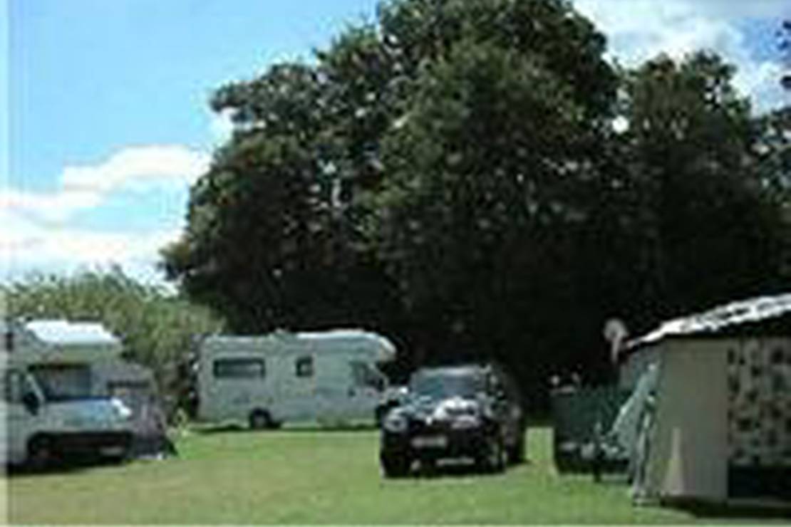 Campingplatz St Leonards Farm Caravan and Camping Park in ...
