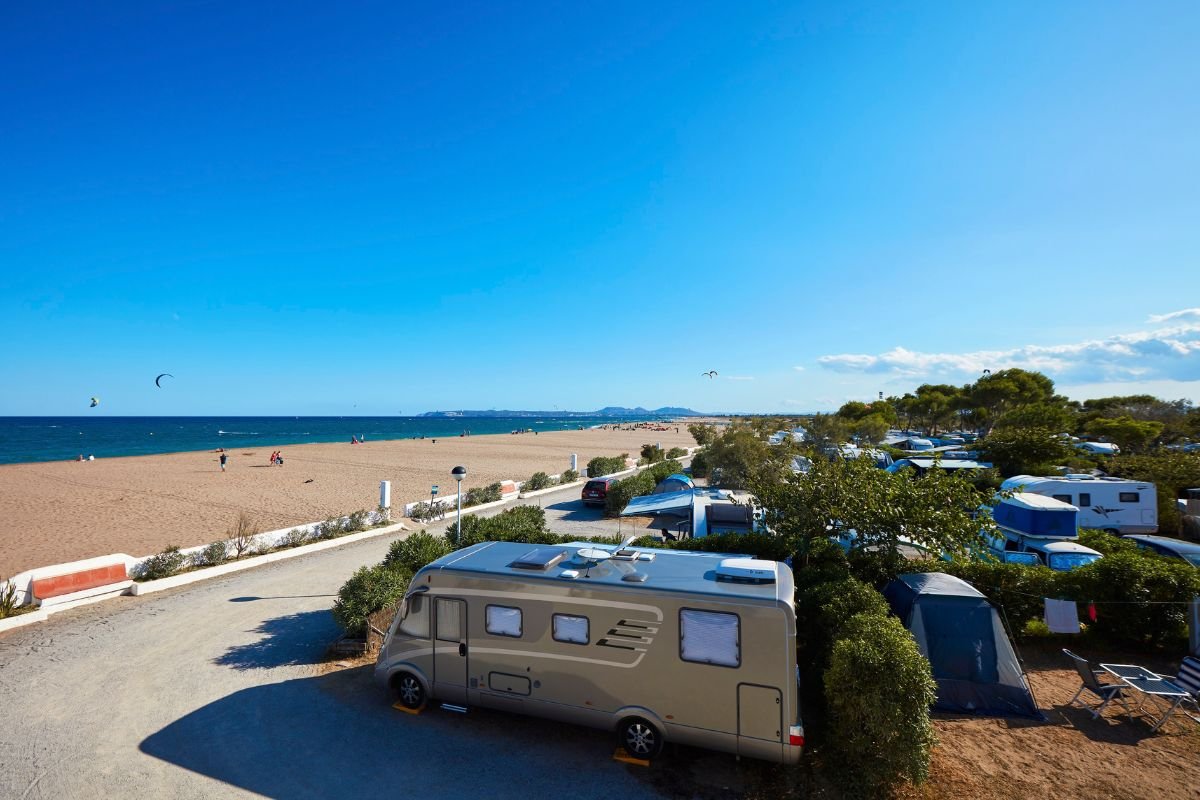 Zwischen Strand, Natur und Wassersport – Camping Nautic Almata ...
